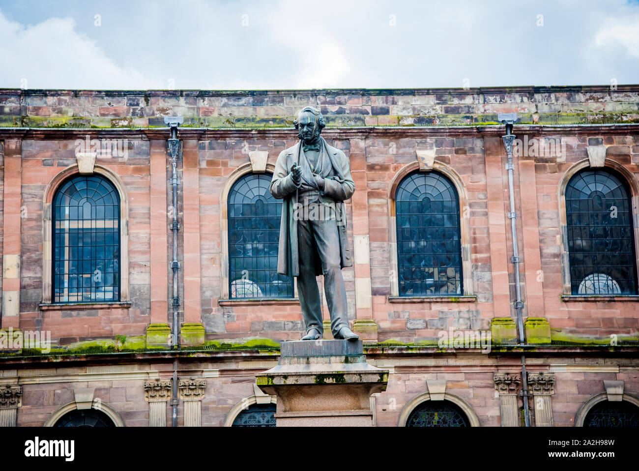 Manchester united statue hi-res stock photography and images - Alamy