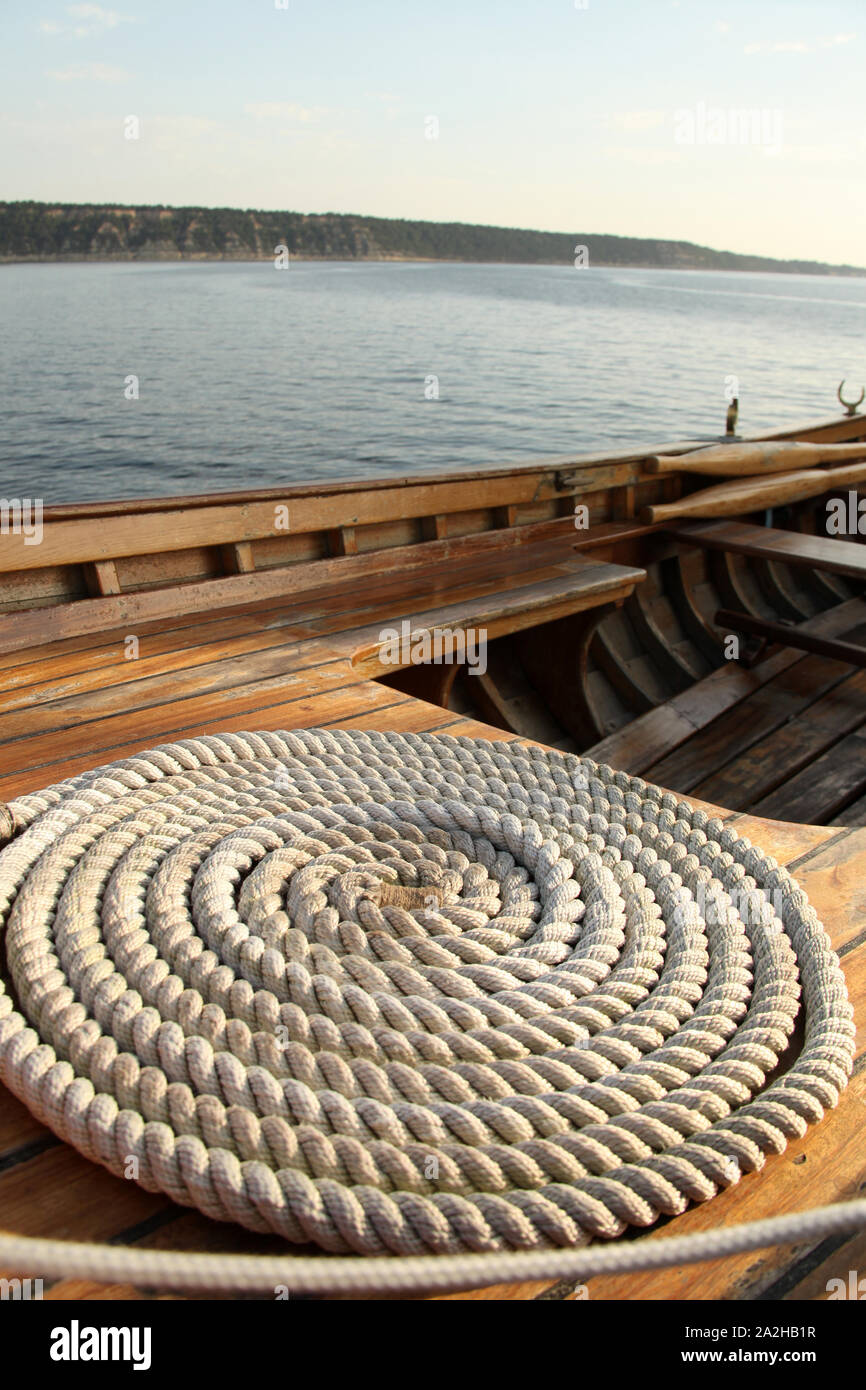 Yacht and rope Stock Photo - Alamy