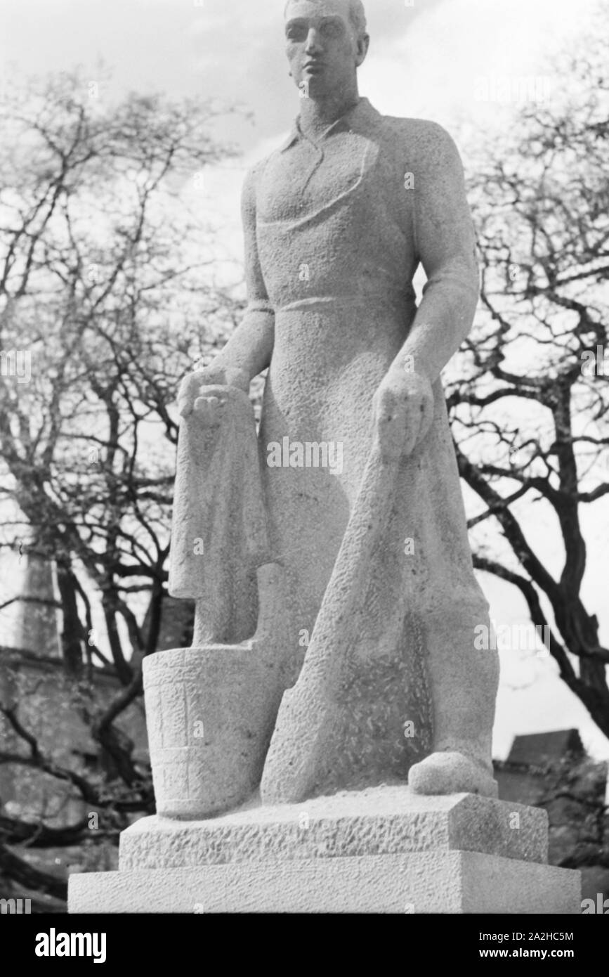 Statues of the third reich hi-res stock photography and images - Alamy