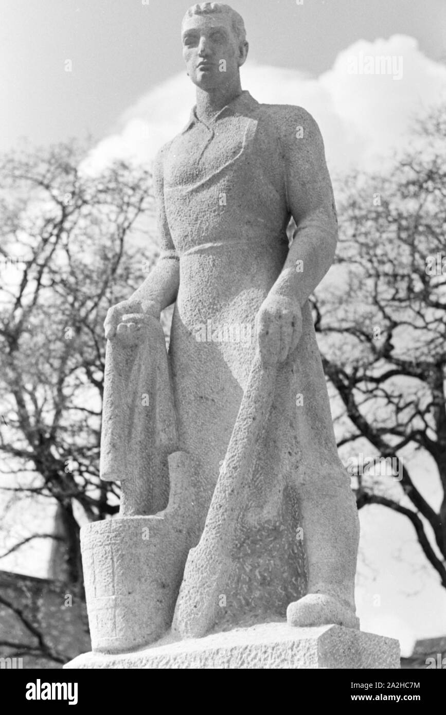 Statues of the third reich hi-res stock photography and images - Alamy