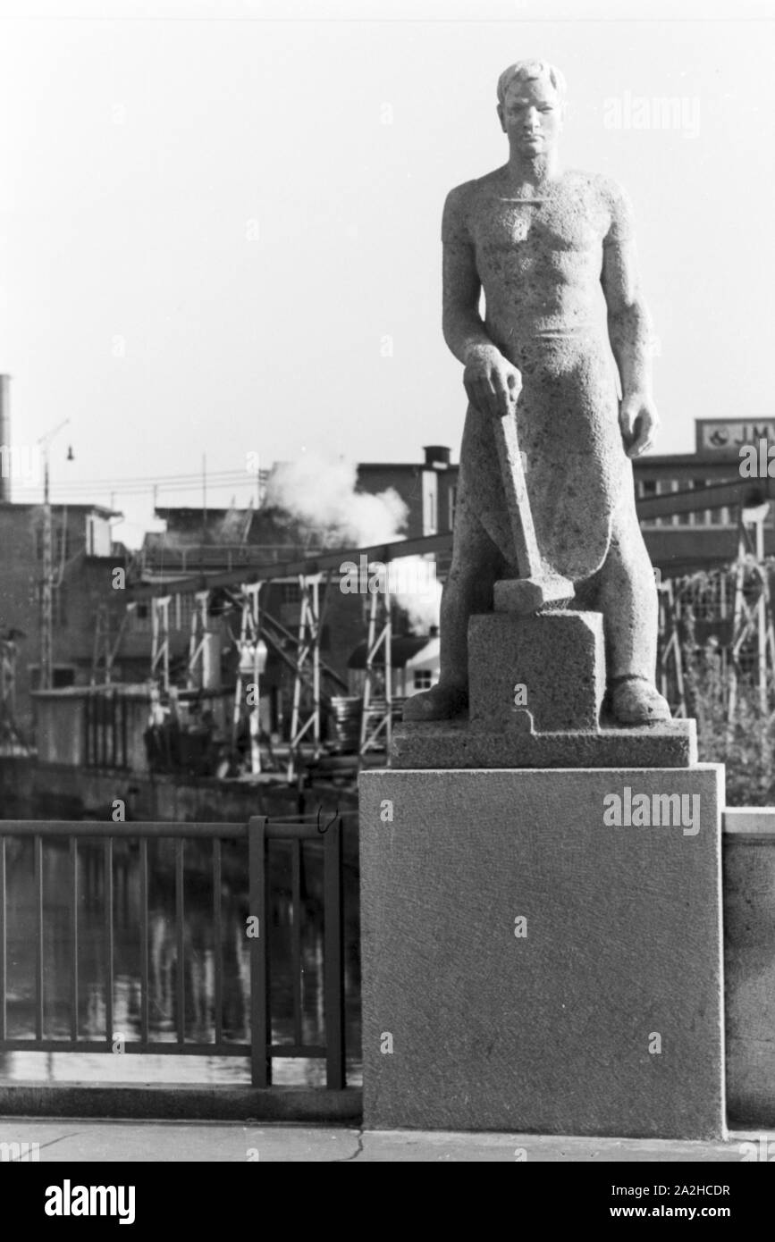 Statues of the third reich hi-res stock photography and images - Alamy