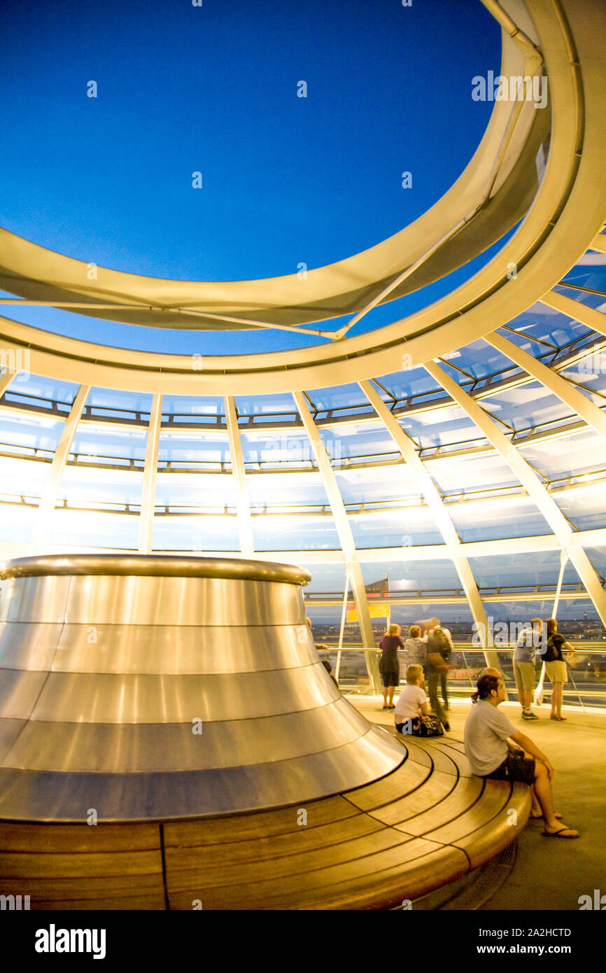 Visitors to the reichstag dome hi-res stock photography and images - Alamy