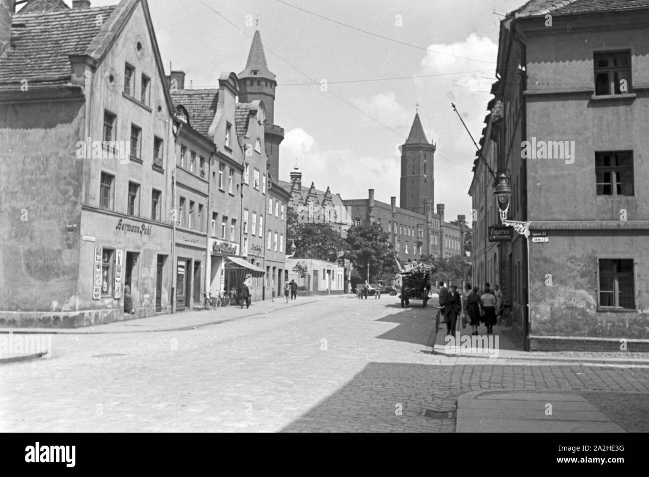 Emperors lock hi-res stock photography and images - Alamy