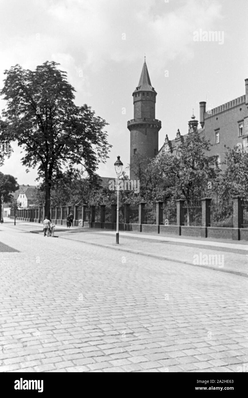 Emperors lock hi-res stock photography and images - Alamy