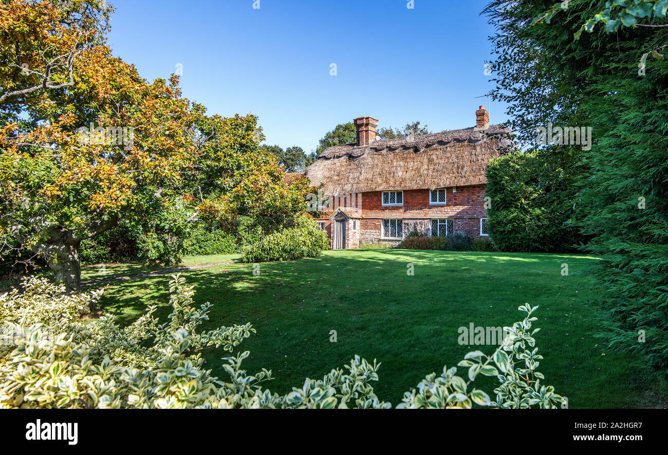 Thattched roof hi-res stock photography and images - Alamy