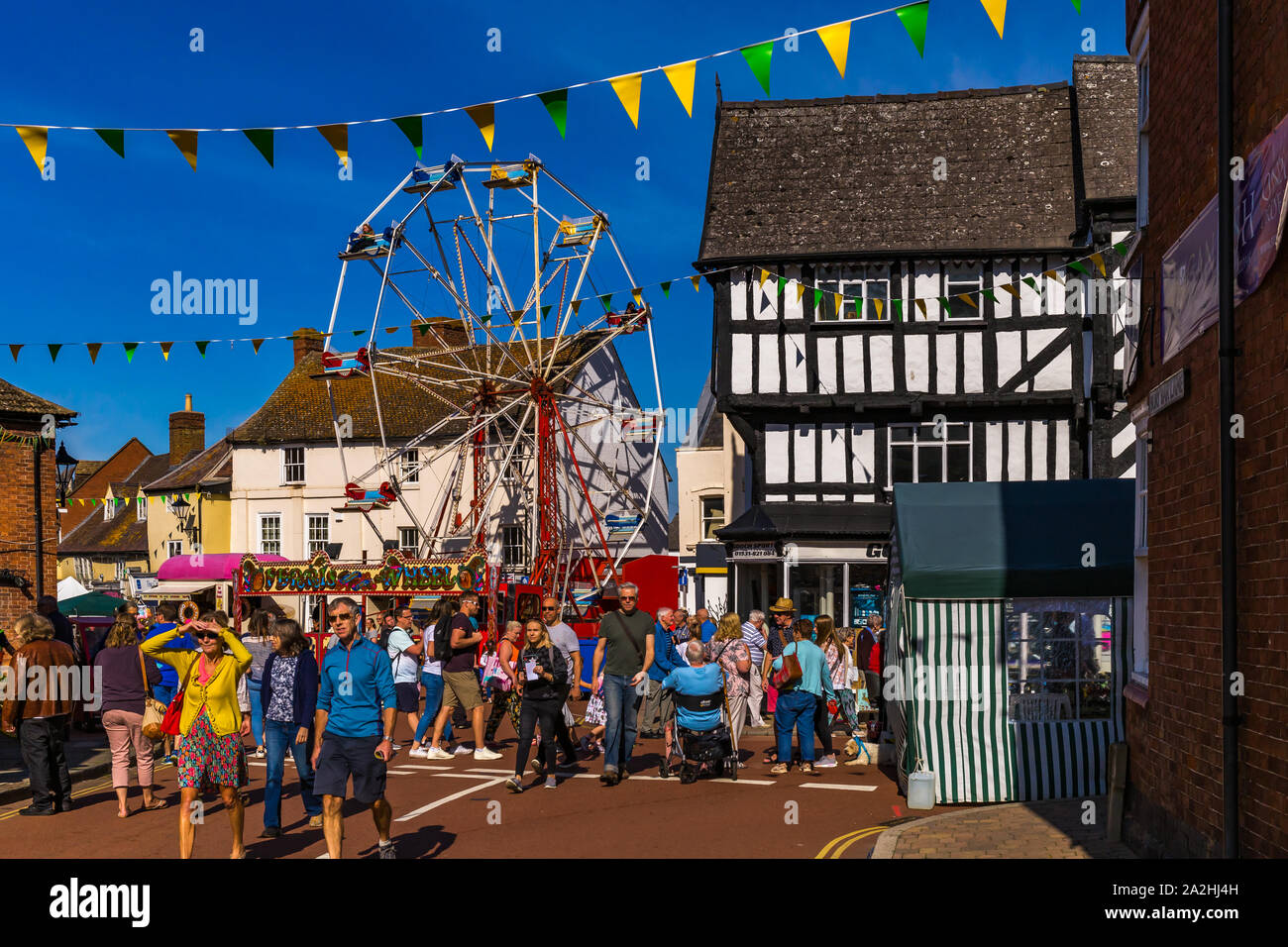 Crowd fair fayre people hi-res stock photography and images - Alamy