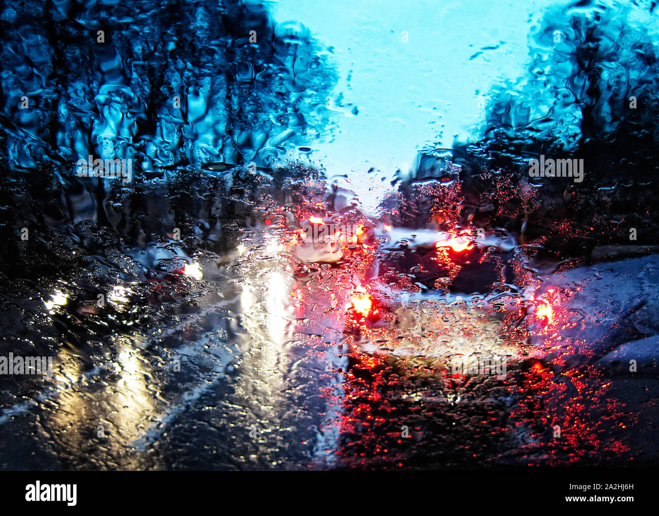 Red stoplights hi-res stock photography and images - Alamy