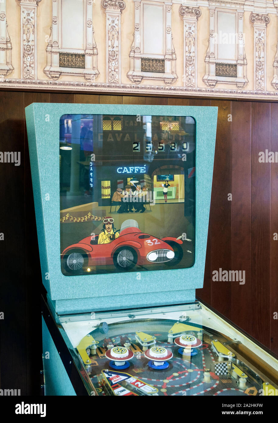 Tradiotional Pinball machine in a bar Stock Photo - Alamy