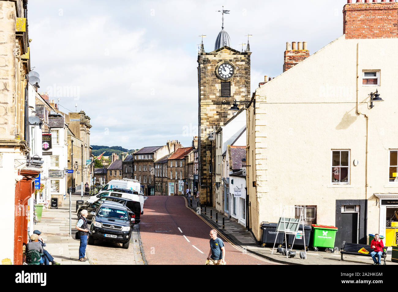 Alnwick town centre northumberland hi-res stock photography and images ...