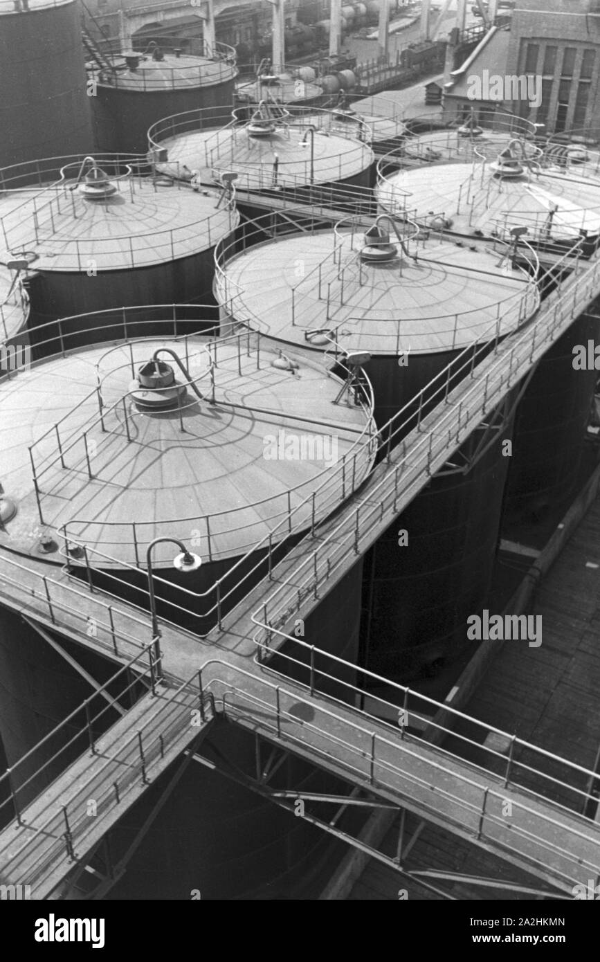 Tanks shell hamburg Black and White Stock Photos & Images - Alamy
