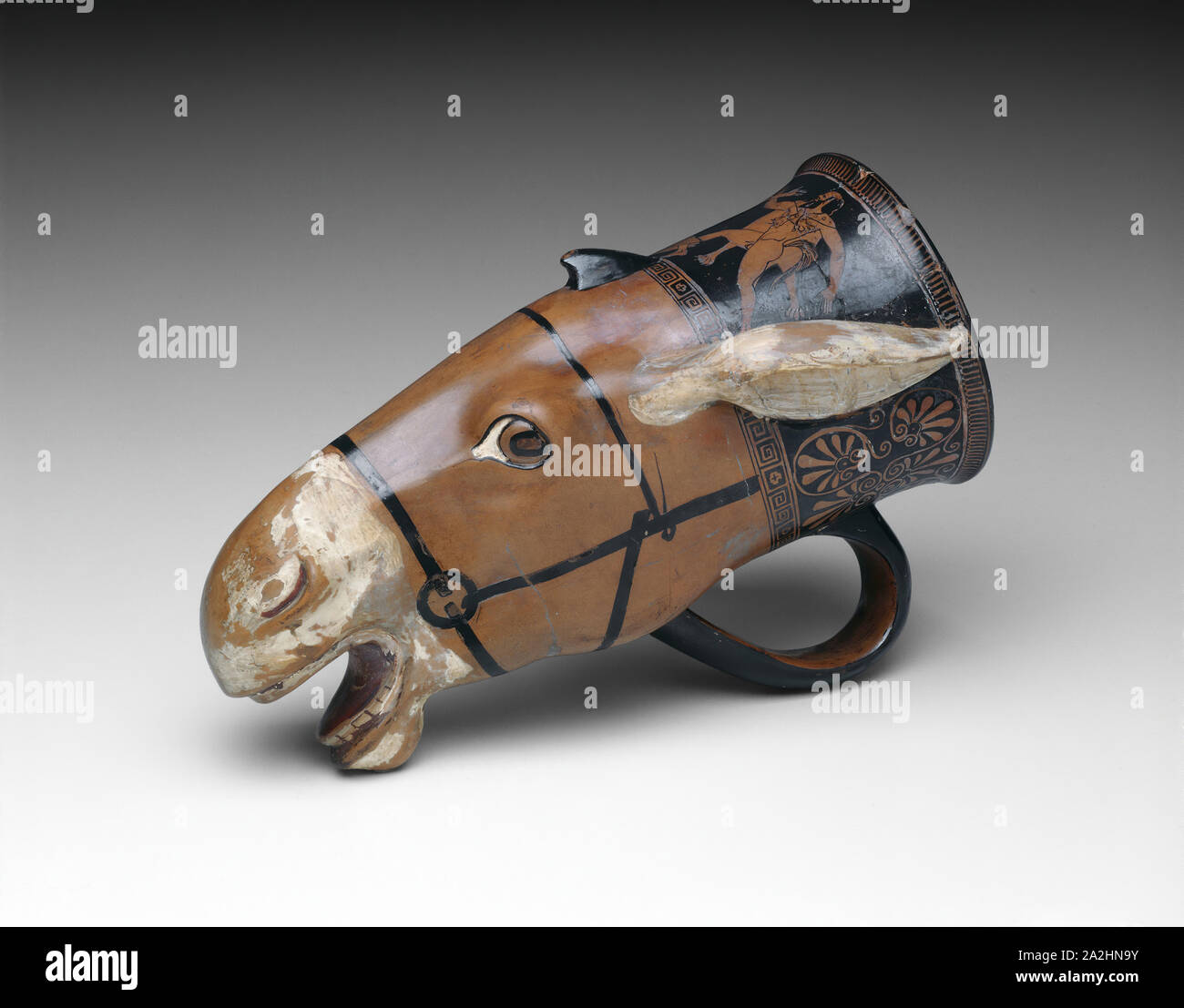 Rhyton drinking vessel hi-res stock photography and images - Alamy