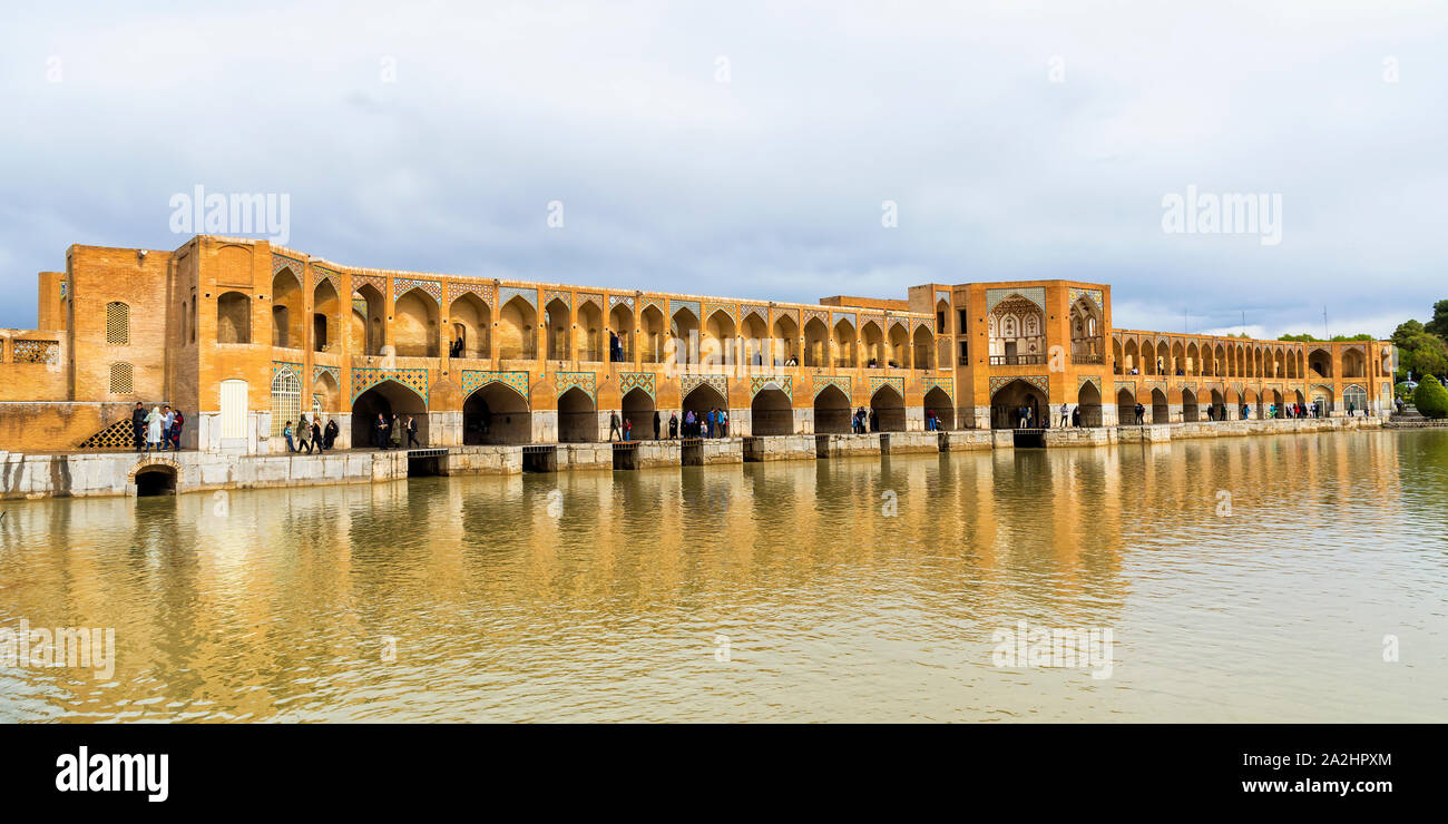 Zayanderud river isfahan hi-res stock photography and images - Alamy