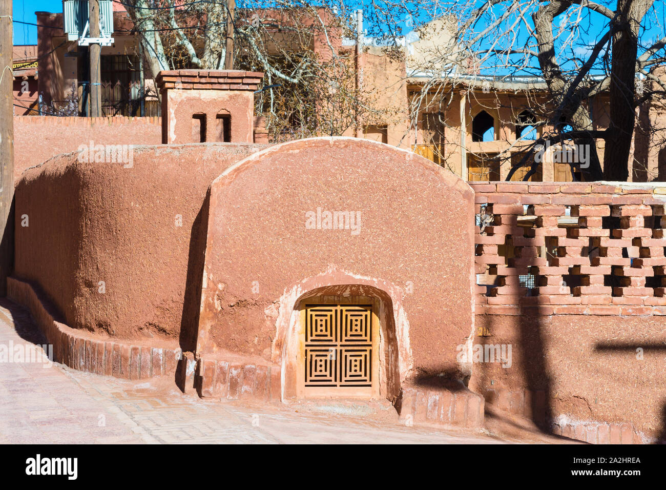 Red adobe houses hi-res stock photography and images - Alamy