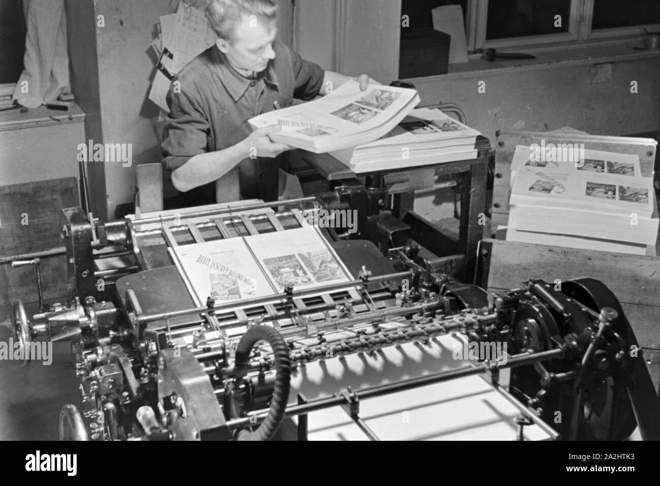 Deutsches reich 1930er jahre printer working with the m a n machine hi ...