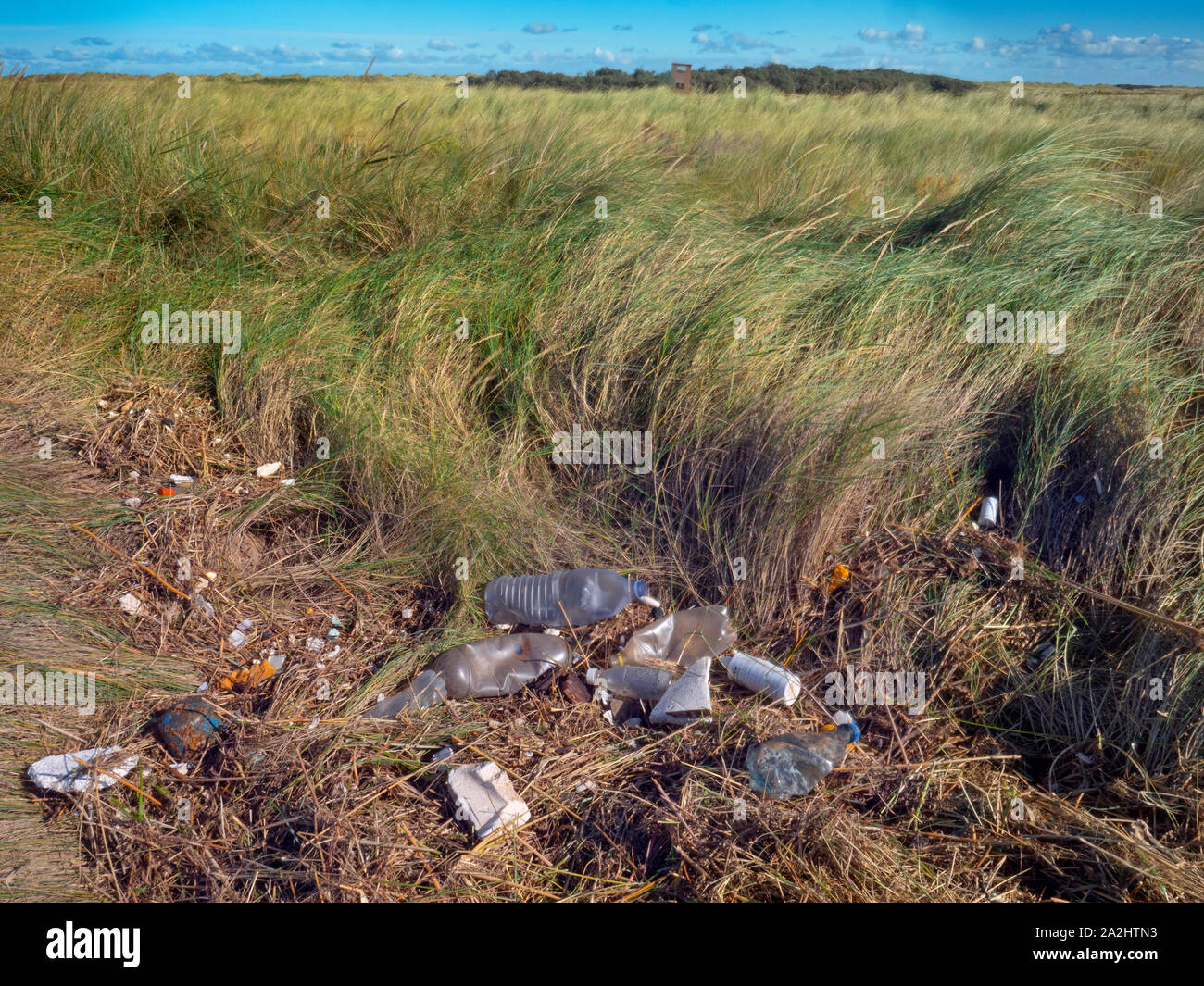 Plastic pollution countryside hi-res stock photography and images - Alamy