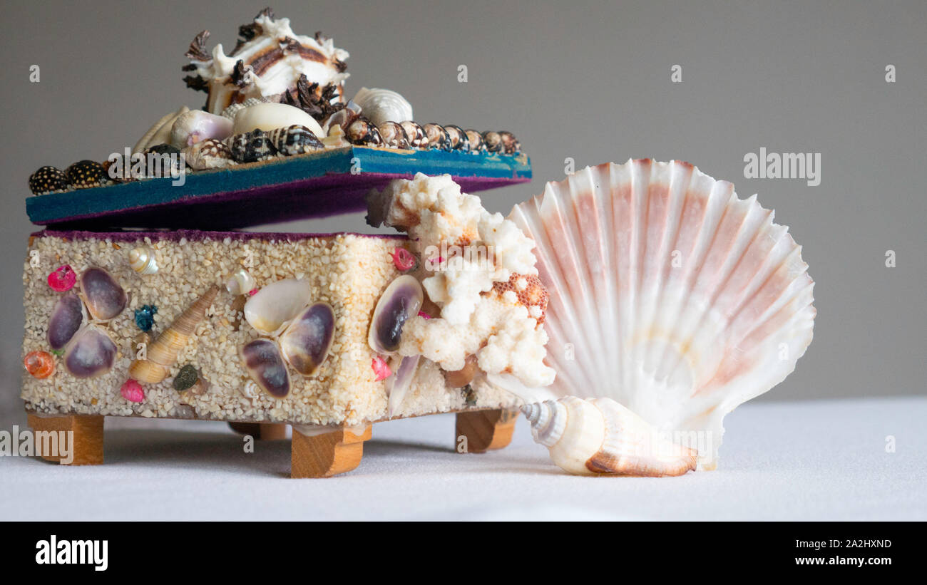 Box of jewelry made of sea shells Stock Photo - Alamy
