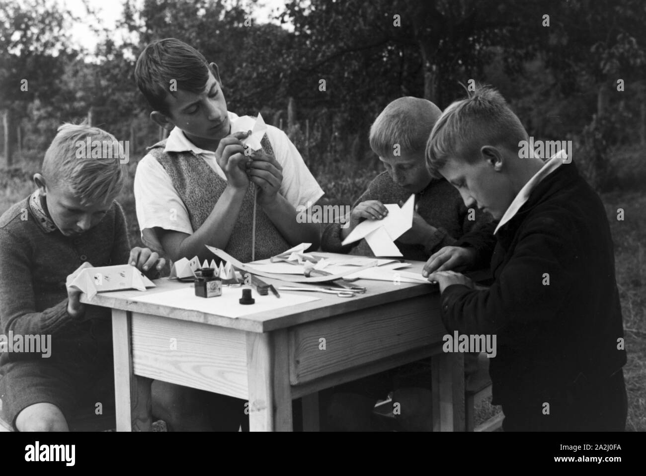 Child work 1930s hi-res stock photography and images - Alamy