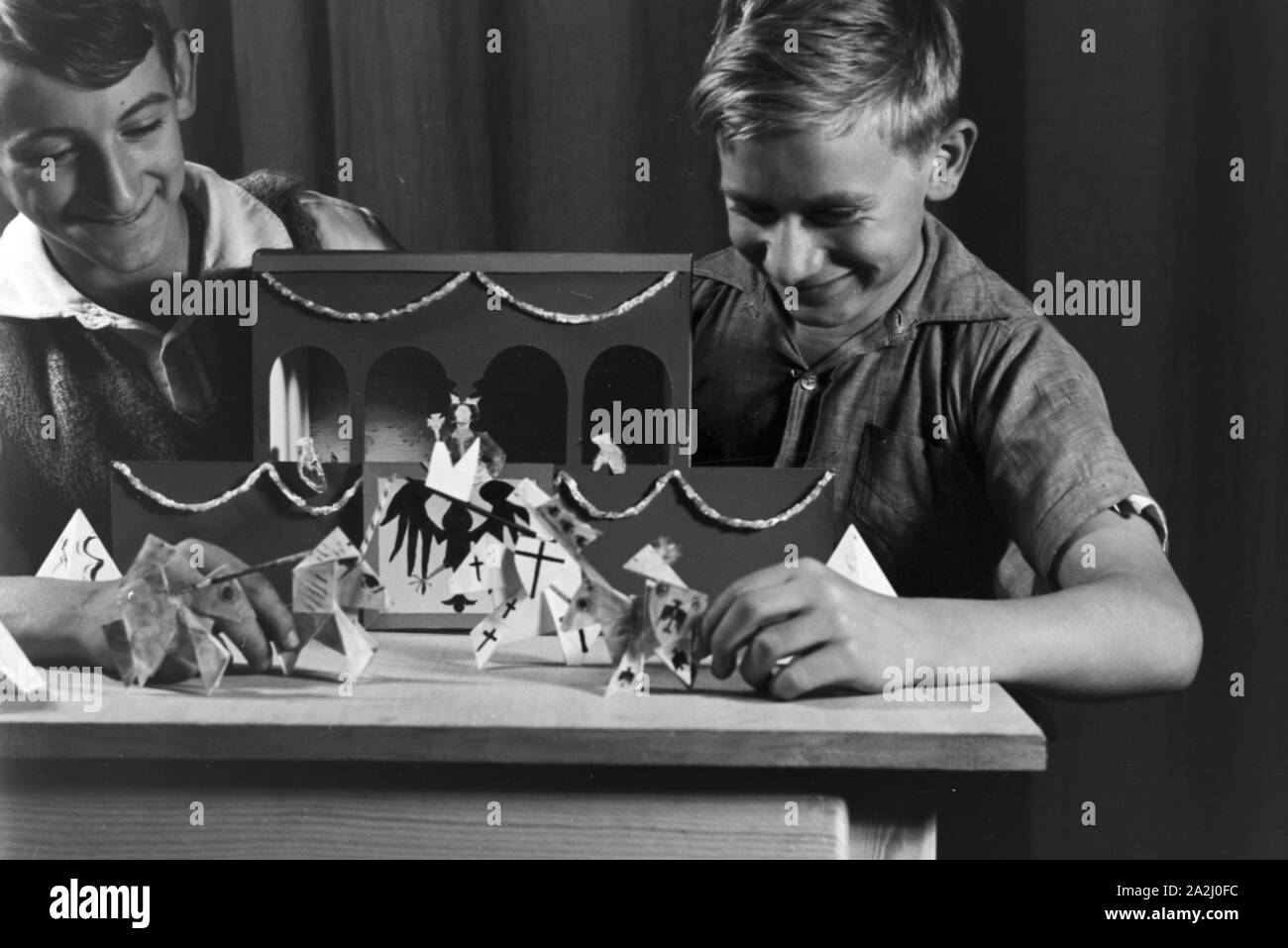 1930s school kids hi-res stock photography and images - Alamy