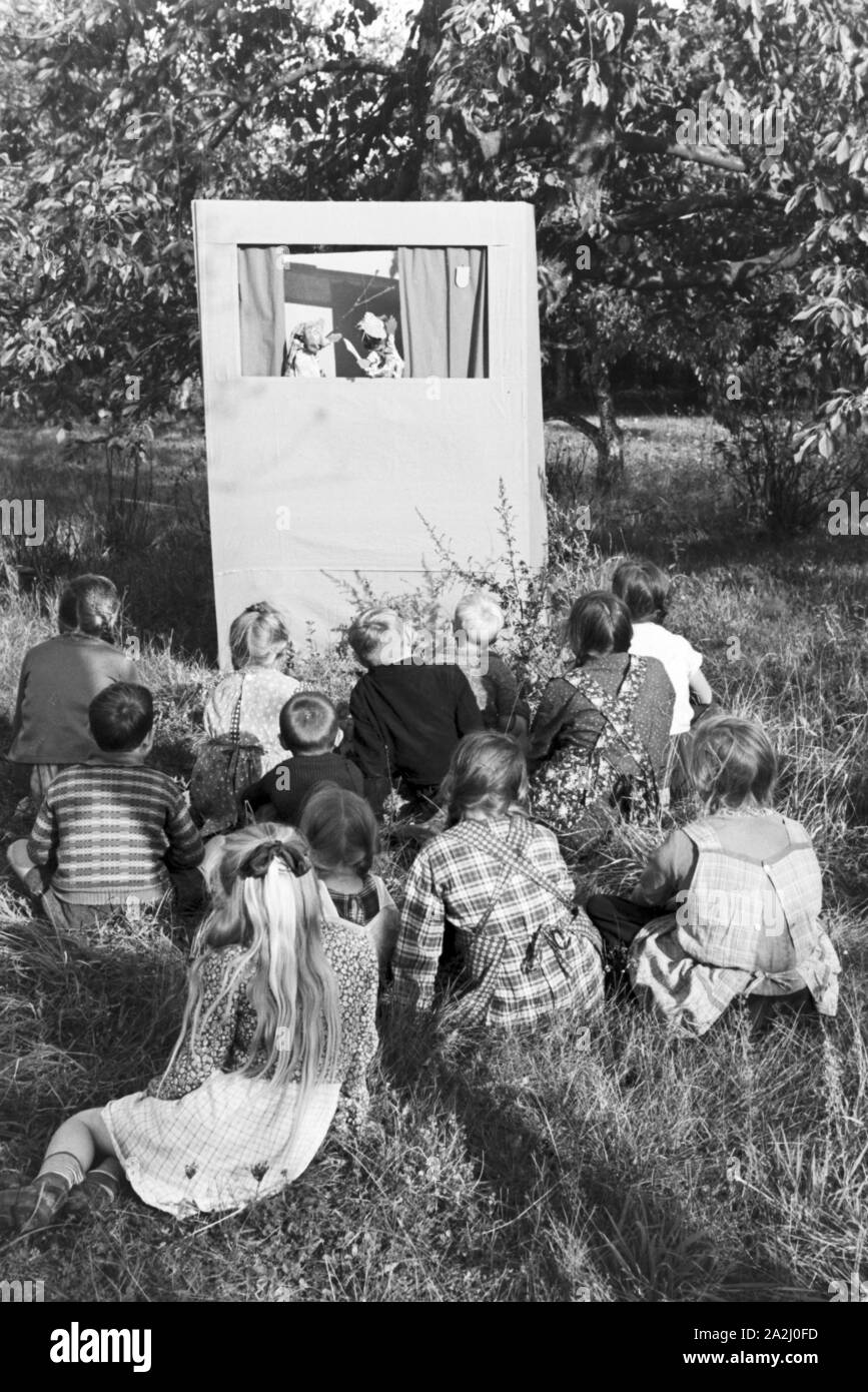 Puppet theaters for kids hi-res stock photography and images - Alamy