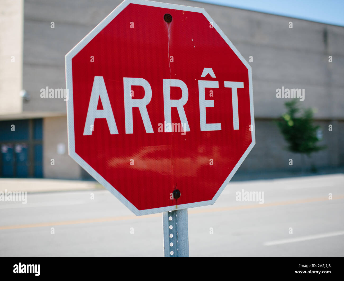 Bilingual french and english warning sign hi-res stock photography and ...