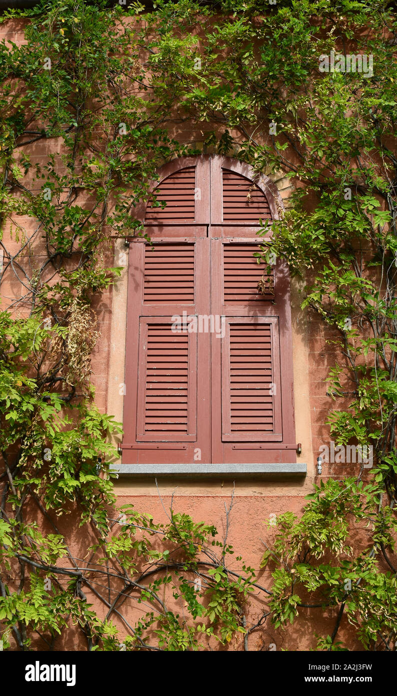 Italian style window. Gandria village Stock Photo - Alamy