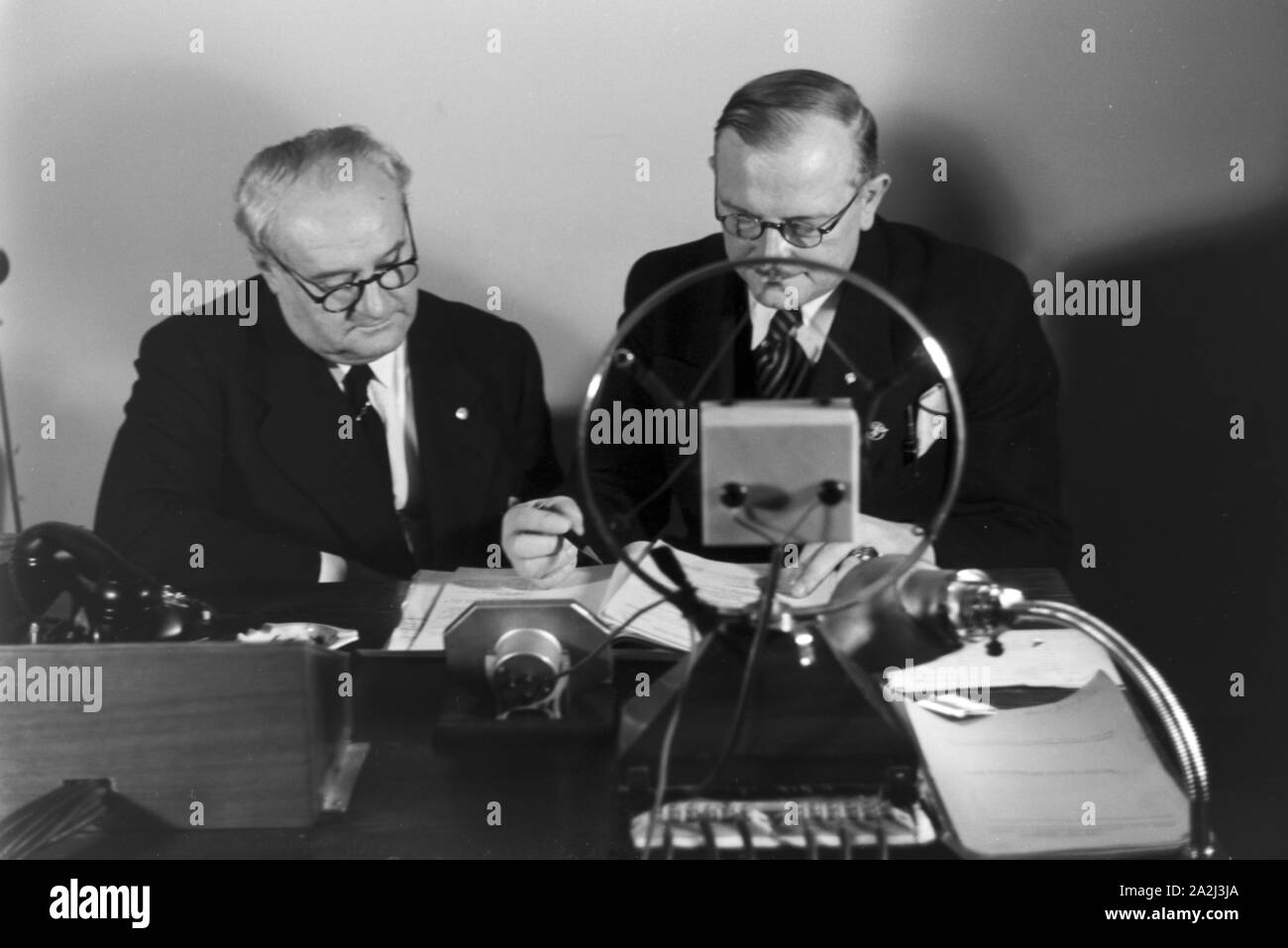 Broadcast radio radio set telefunken hi-res stock photography and ...