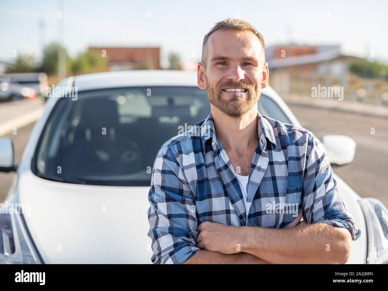 Man standing near white car hi-res stock photography and images - Alamy