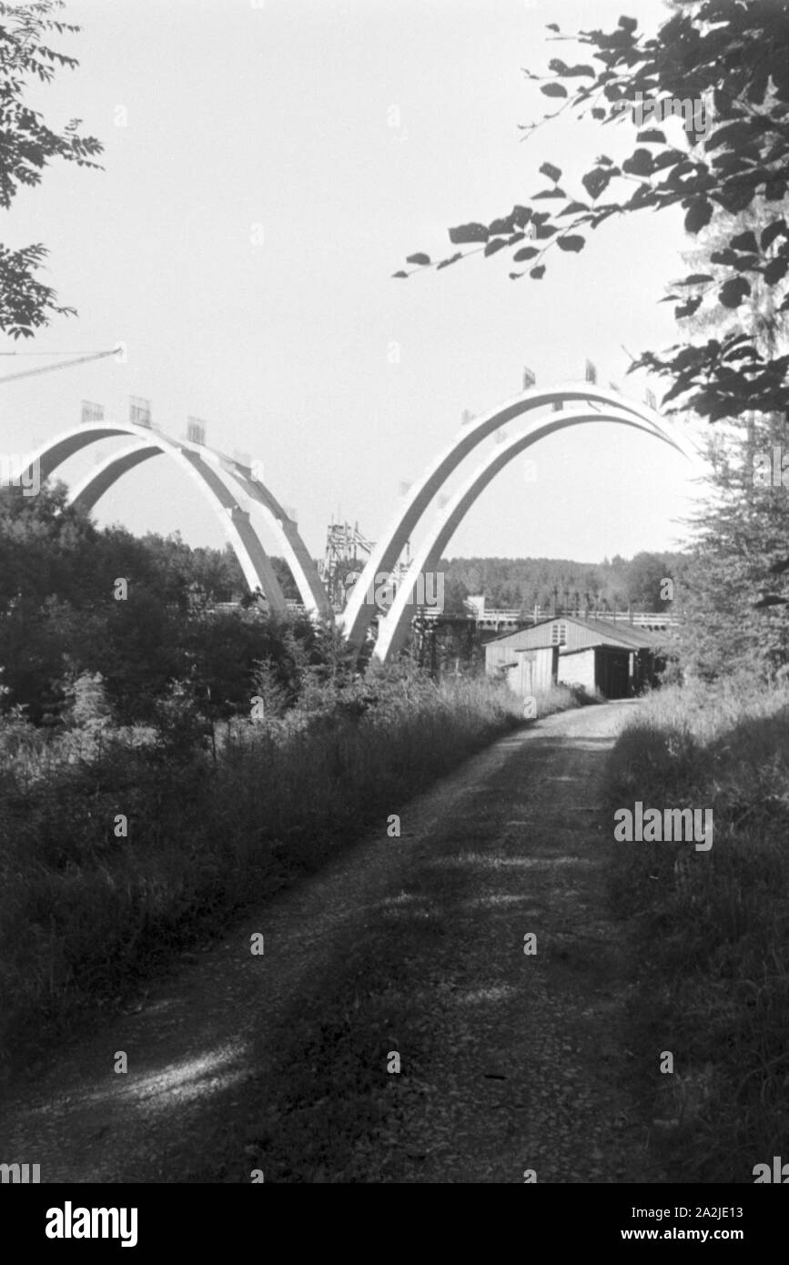 Die Errichtung der Reichsautobahnbrücke bei Stuttgart, Deutsches Reich ...