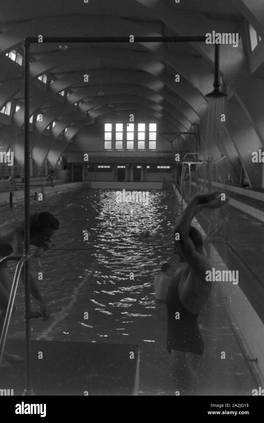 Ein Ausflug in das historische Hallenbad Heslach, Deutsches Reich ...