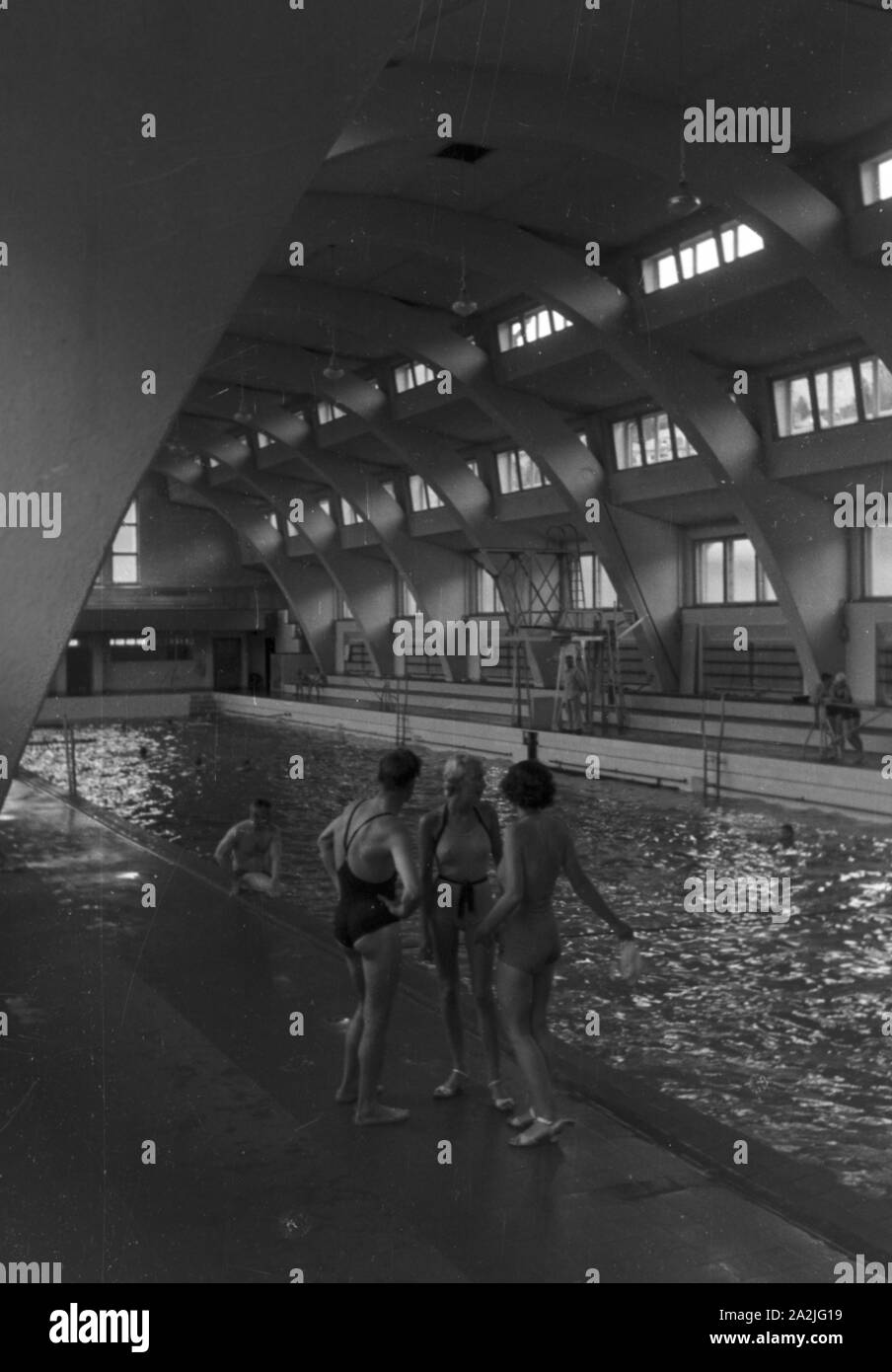 Ein Ausflug in das historische Hallenbad Heslach, Deutsches Reich ...