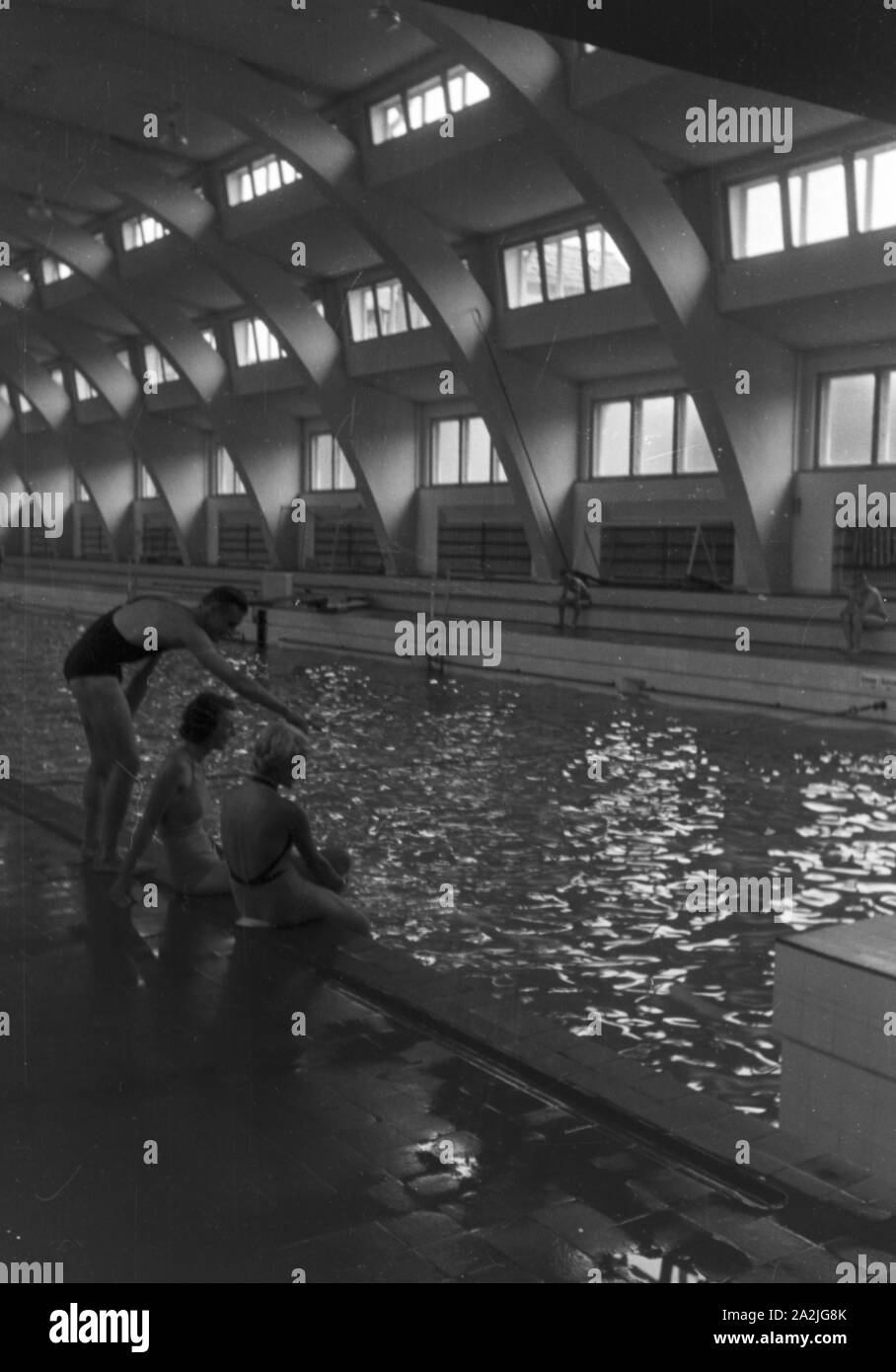Ein Ausflug in das historische Hallenbad Heslach, Deutsches Reich ...