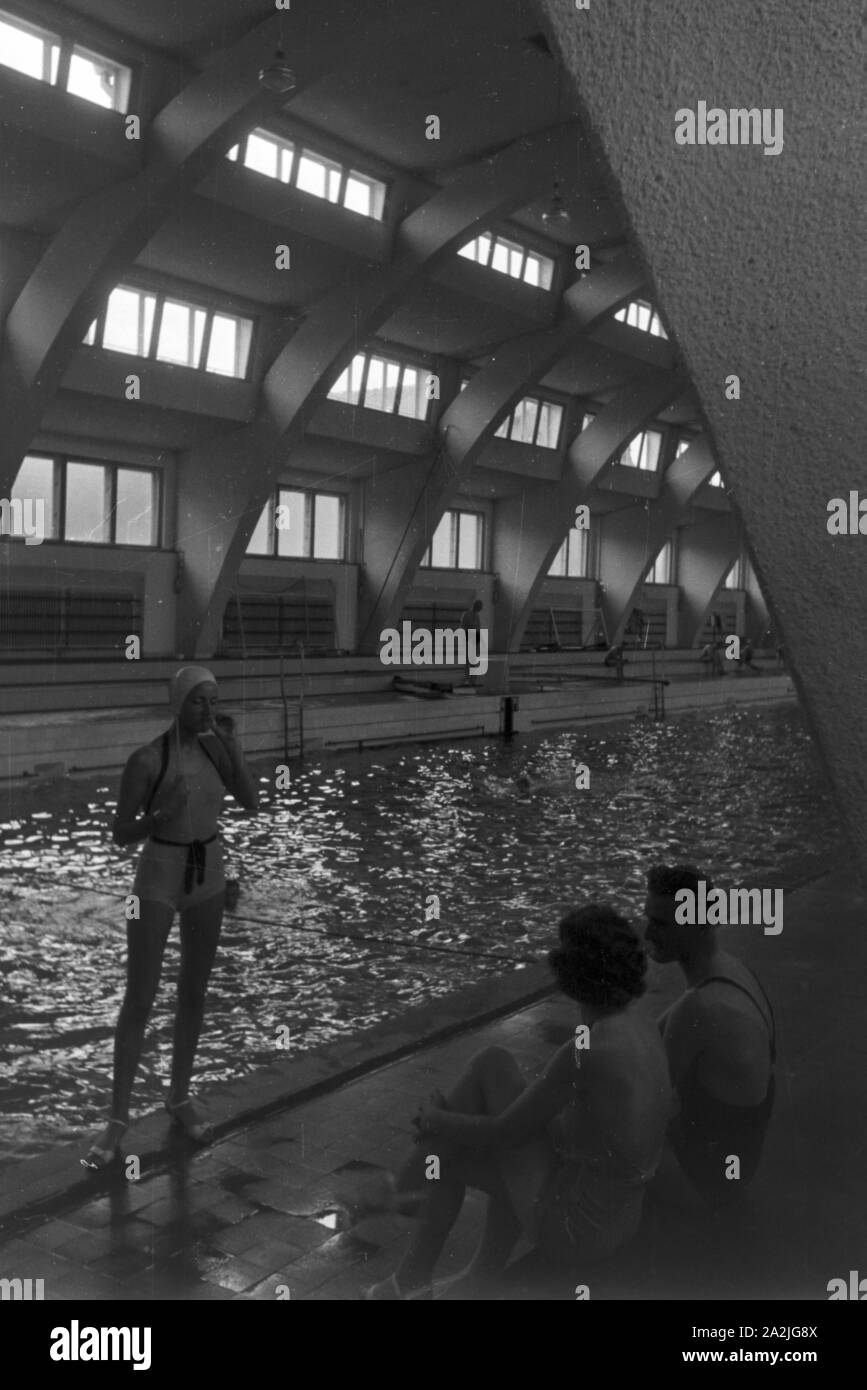 Ein Ausflug in das historische Hallenbad Heslach, Deutsches Reich ...