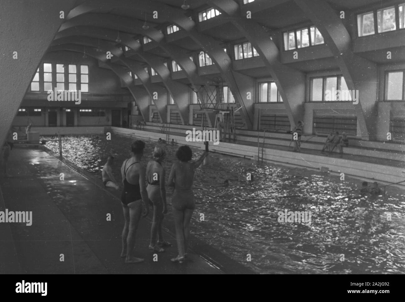 Ein Ausflug in das historische Hallenbad Heslach, Deutsches Reich ...