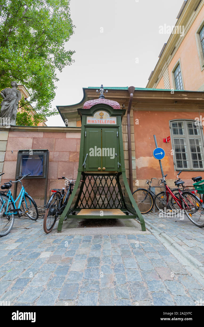 Old fashioned telephone booth hi-res stock photography and images - Alamy