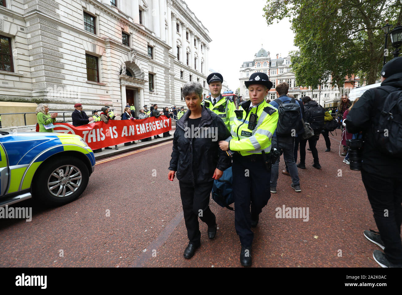 Police outside treasury building hi-res stock photography and images ...
