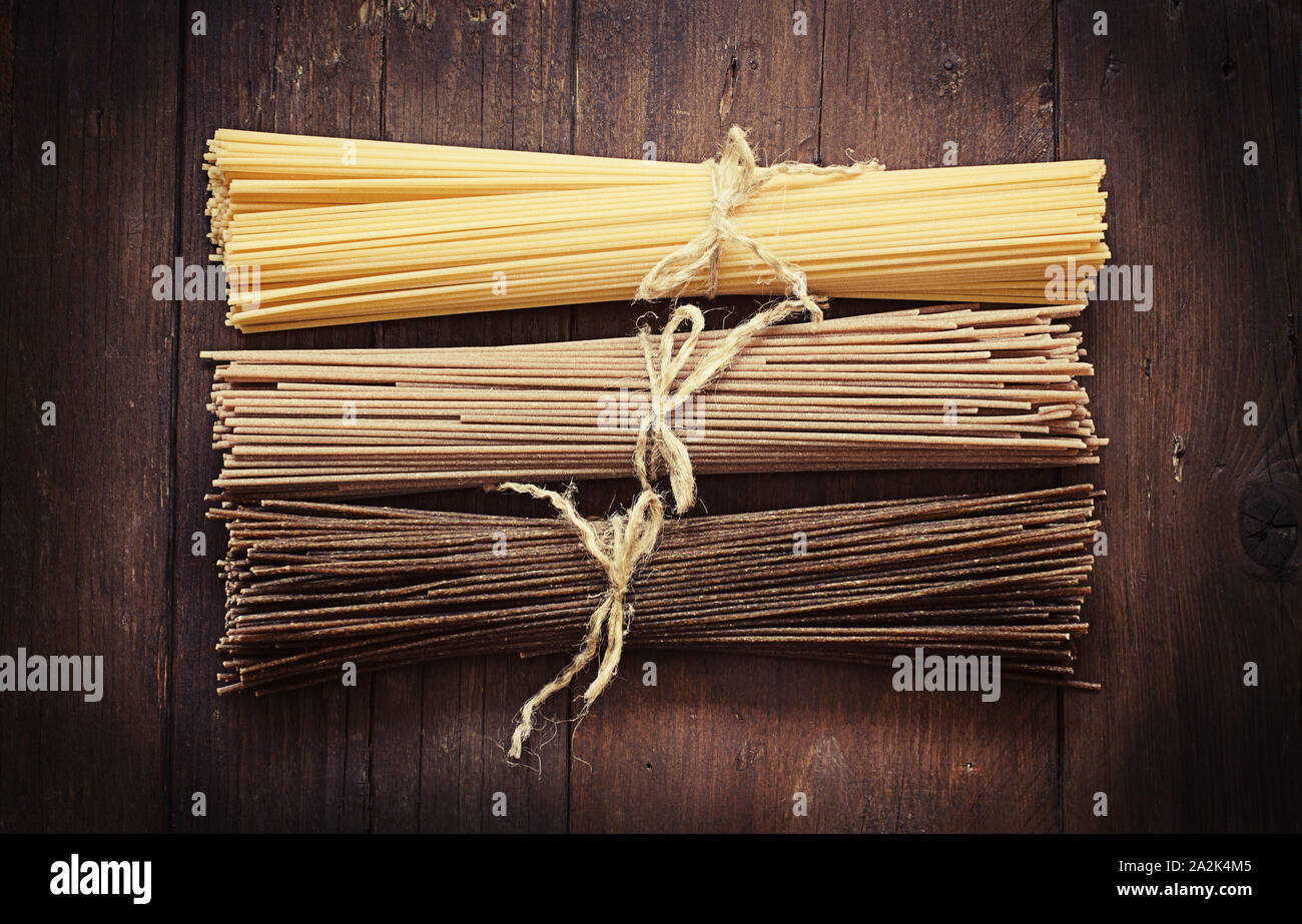 Wholegrain spagetti hi-res stock photography and images - Alamy