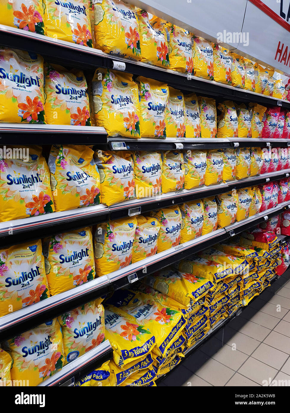 Wash clothes africa hi-res stock photography and images - Alamy