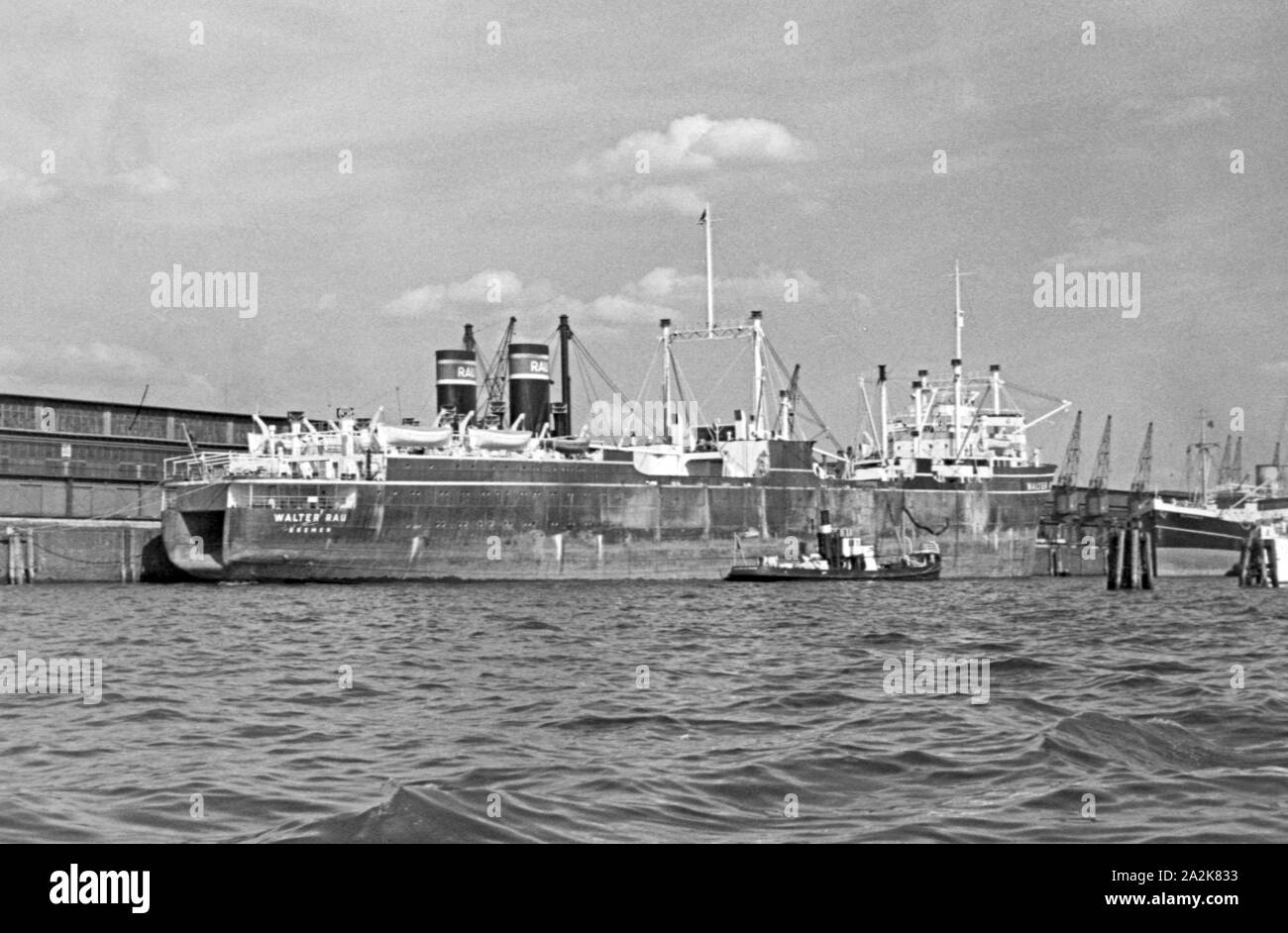 Ein Schiff der Walter Rau Walfang AG im Hafen von Hamburg, Deutschland ...