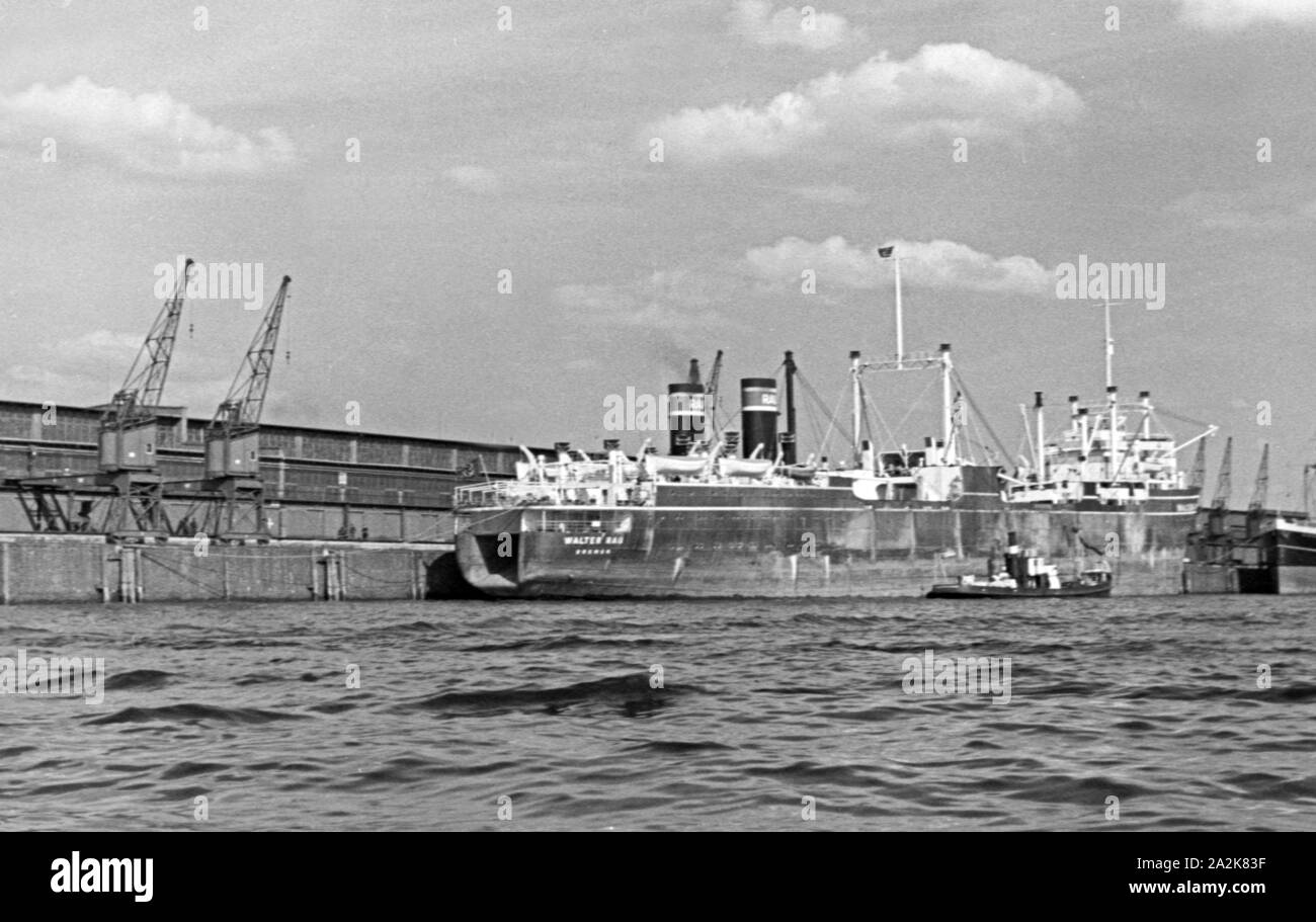 Ein Schiff der Walter Rau Walfang AG im Hafen von Hamburg, Deutschland ...