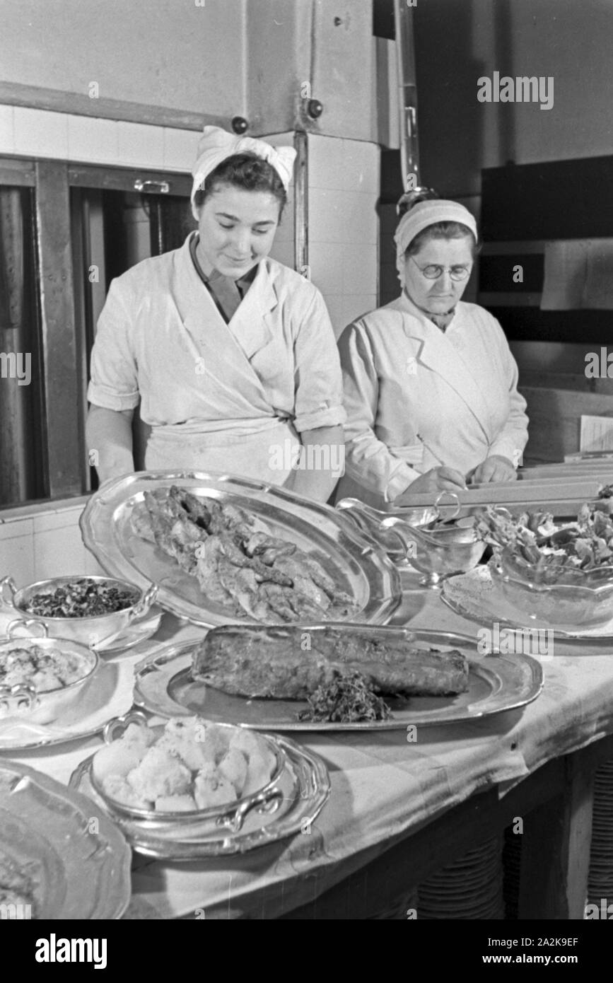 Catering kitchen 1930s hi-res stock photography and images - Alamy