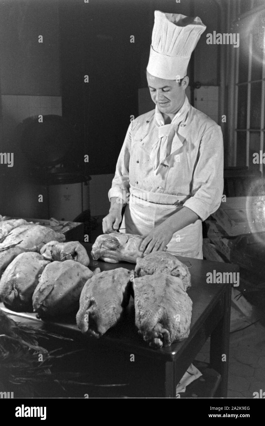 Catering kitchen 1930s hi-res stock photography and images - Alamy