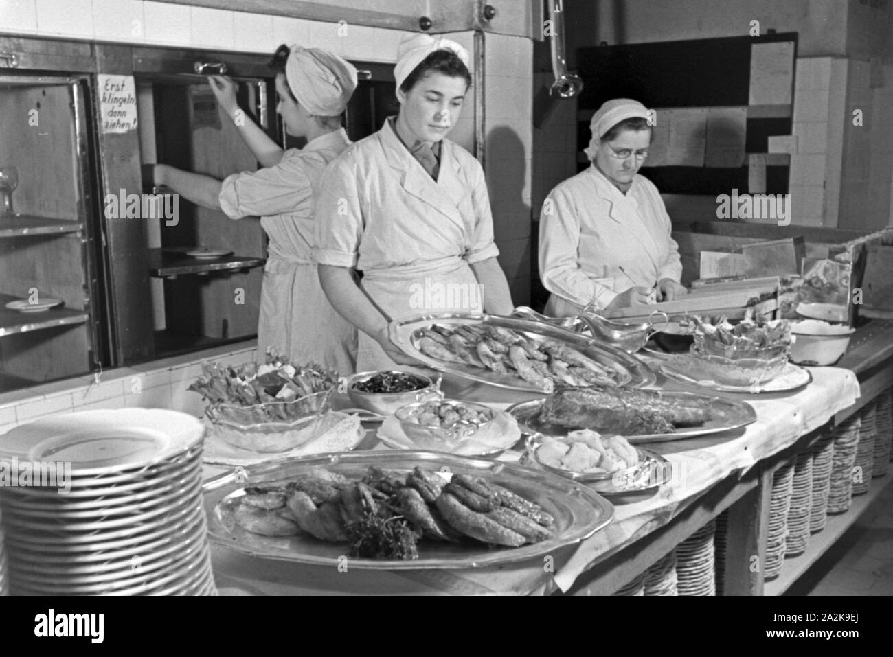 Catering kitchen 1930s hi-res stock photography and images - Alamy