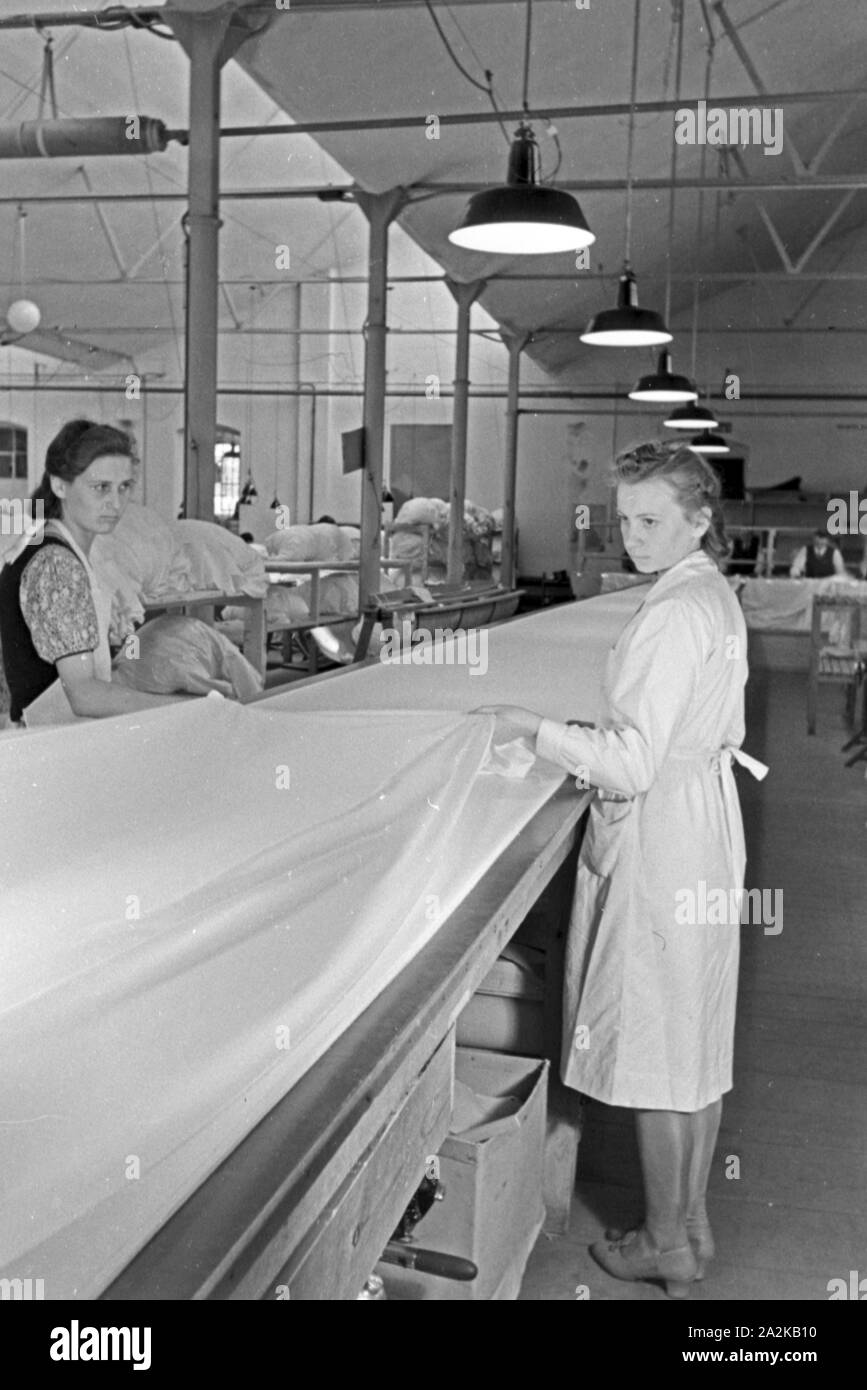 1940's Female Factory Workers High Resolution Stock Photography and ...