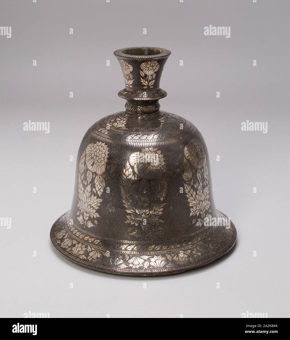Bell shaped huqqa base hi-res stock photography and images - Alamy