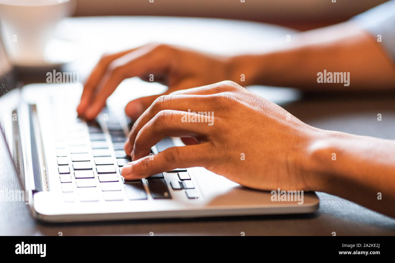 Hacker programming hi-res stock photography and images - Alamy