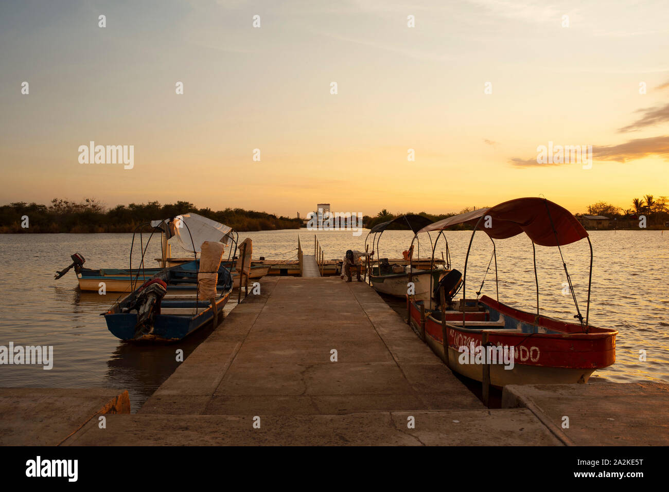 Native boats hi-res stock photography and images - Alamy