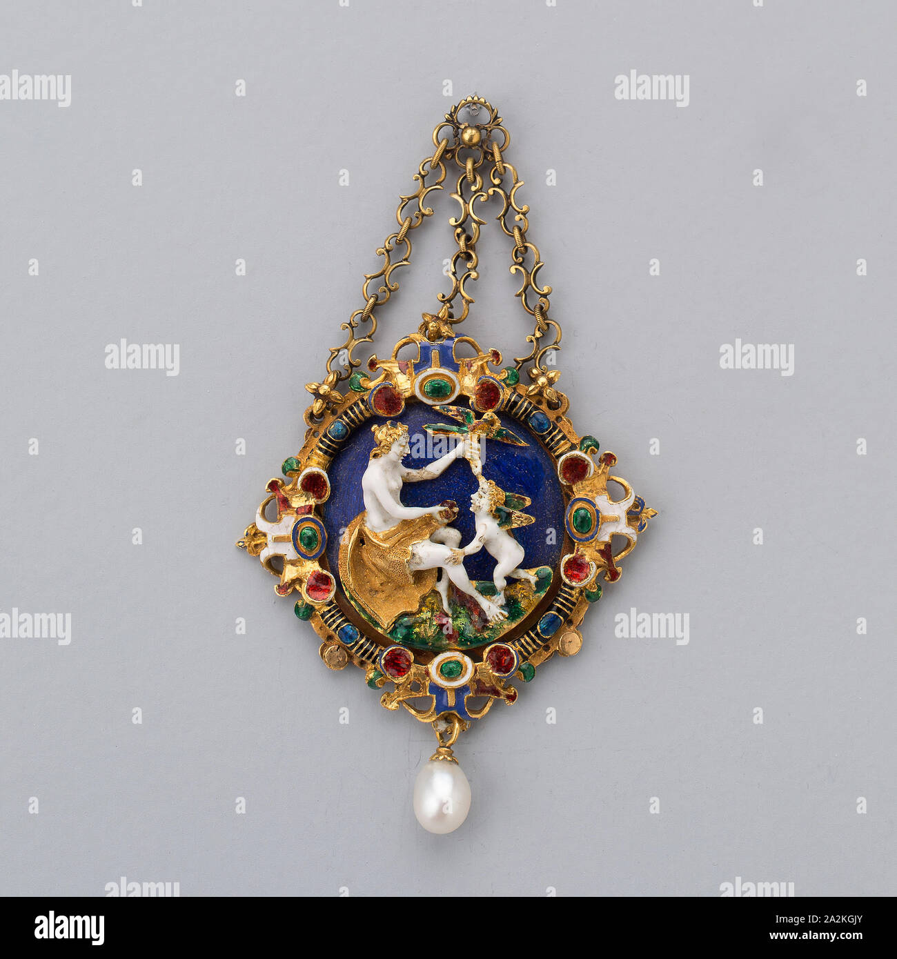 Gold enamel pearl hi-res stock photography and images - Alamy