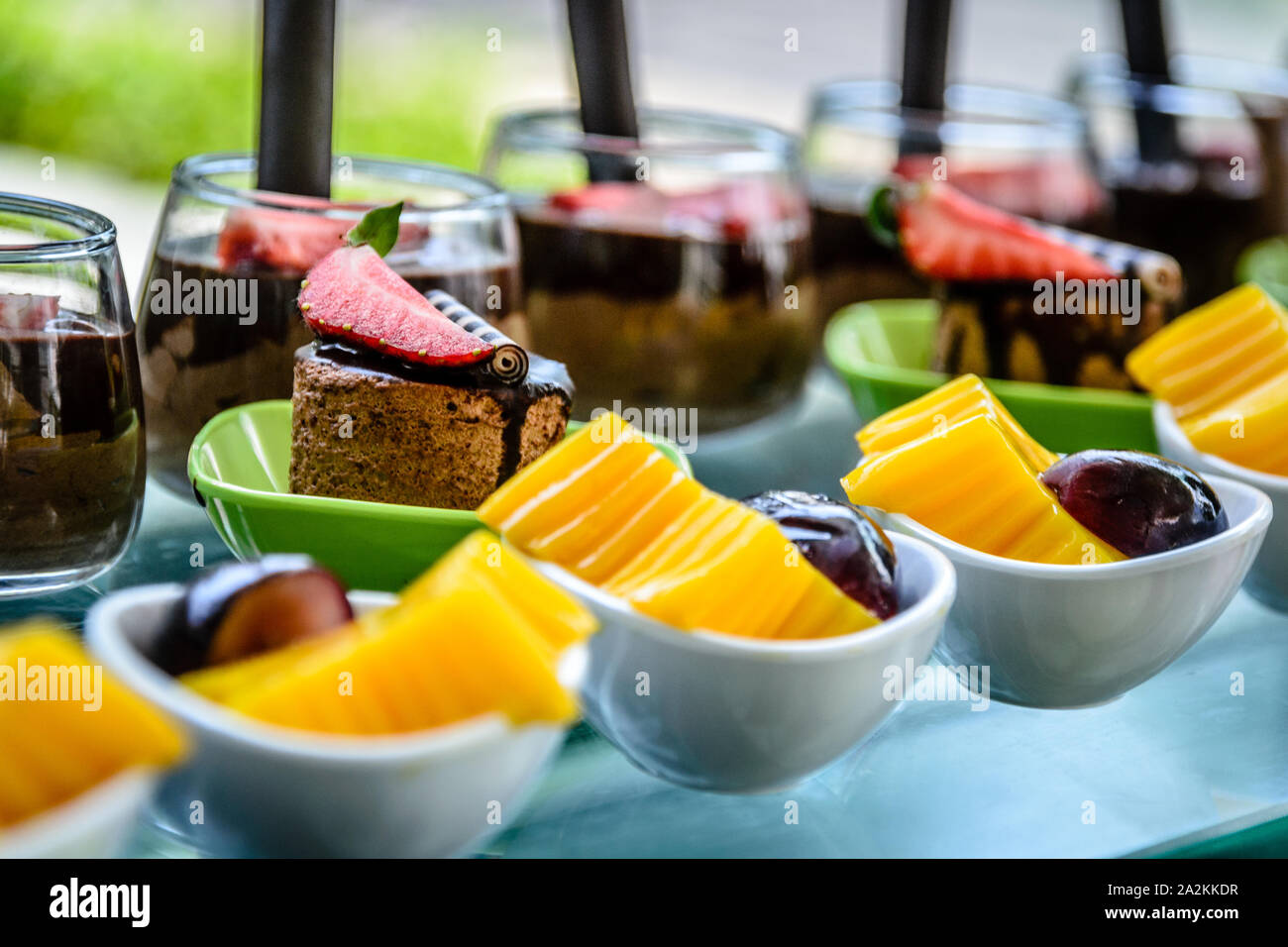 Cakes and puddings hi-res stock photography and images - Alamy