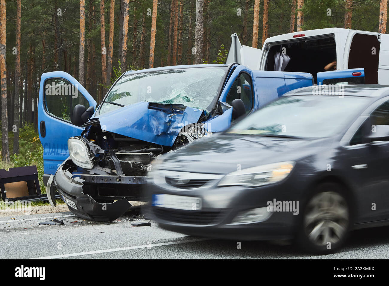Frontal car collision hi-res stock photography and images - Alamy
