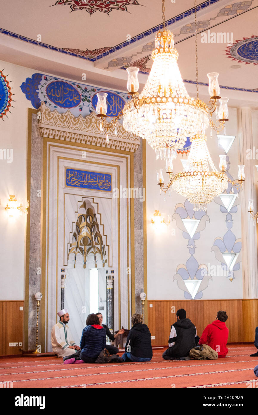 Mannheim, Germany. 03rd Oct, 2019. Visitors sit in the prayer room of ...